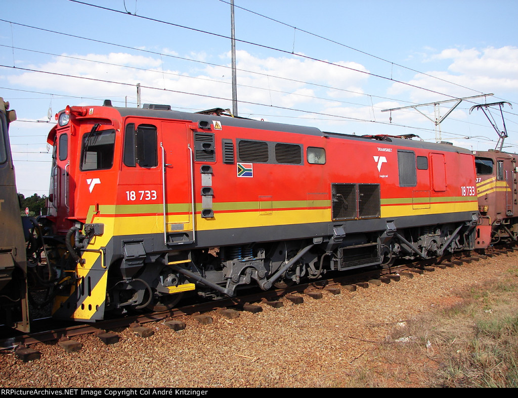 TFR Class 18E 18-733 (Series 2)